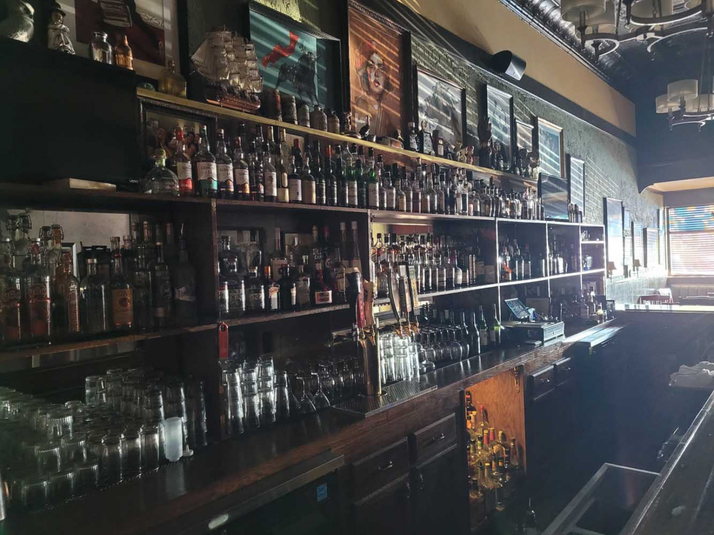 Full-Service Bar | Craft Made Cocktails, Whiskey Bar | Marshall, MO ...